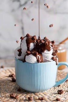 Sundae de Vainilla con Chocolate CRUNCH® | Nestlé Professional
